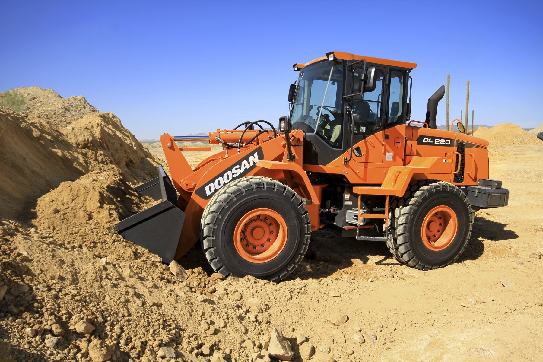 Doosan DL200, DL220 Wheel Loaders Upgraded to Tier4-I | Construction ...