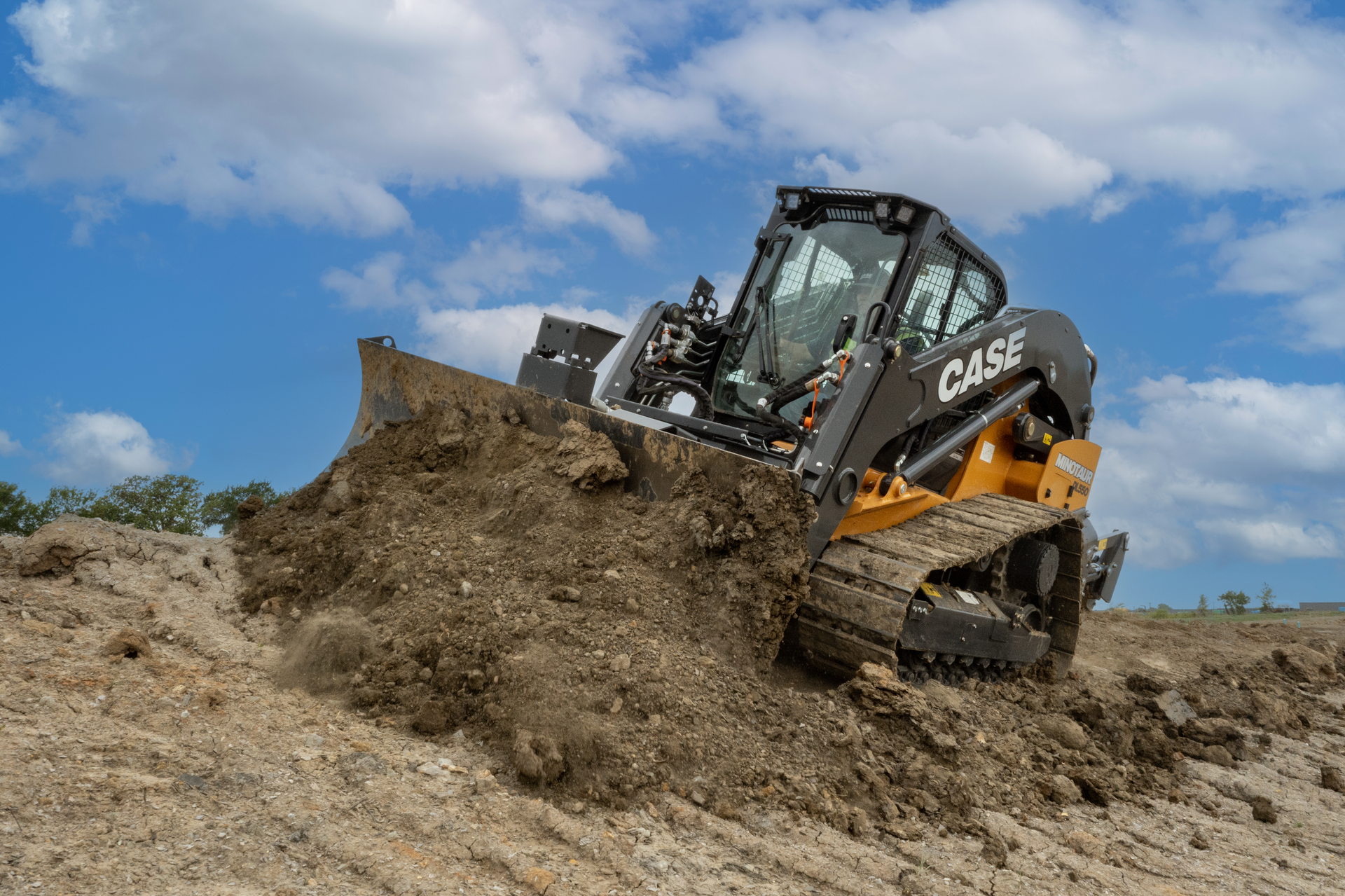 Case Launches the Minotaur DL550 Compact Dozer Loader | Construction ...