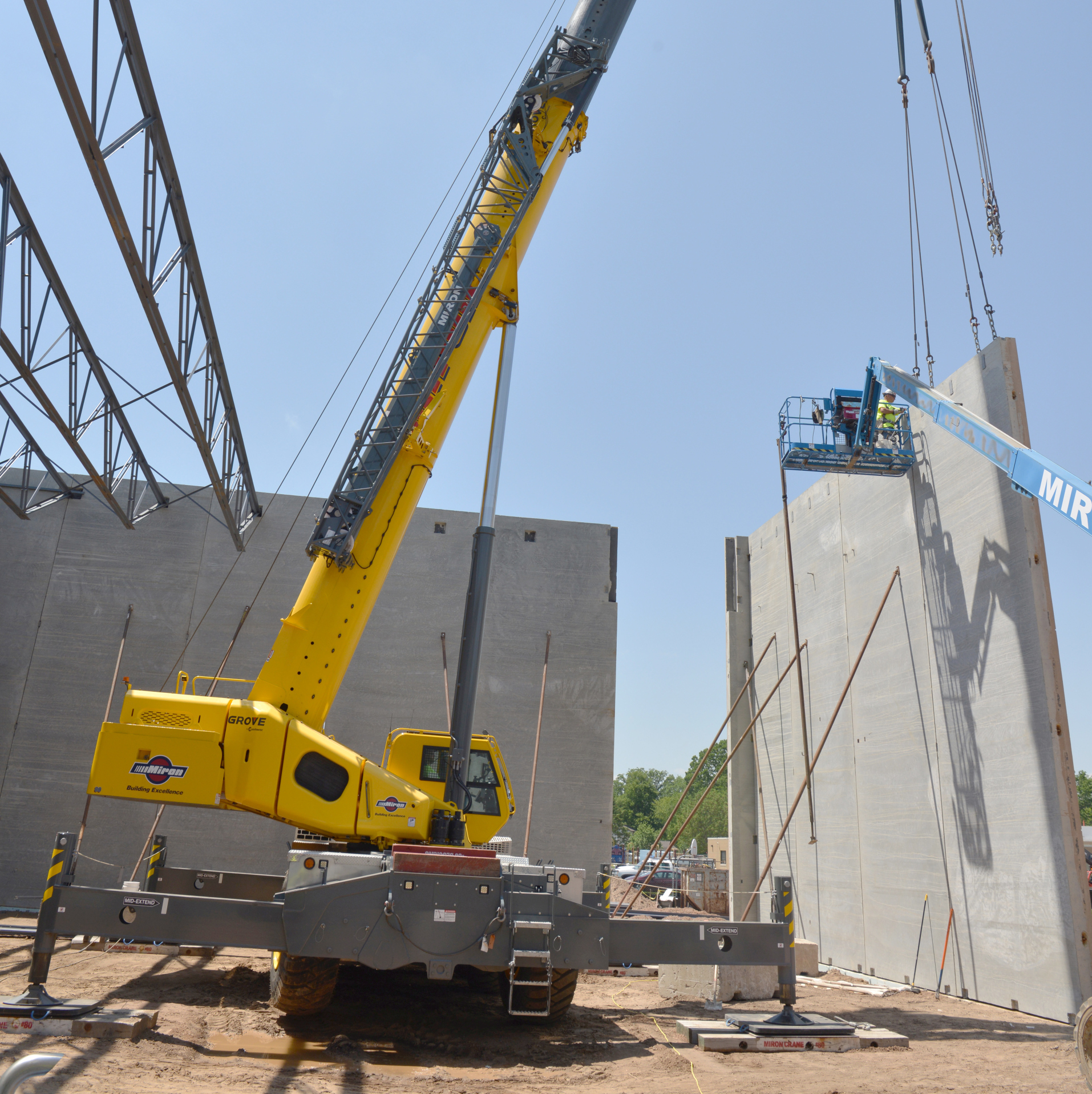 Grove Jib Extension Speeds Tilt-up Work | Construction Equipment