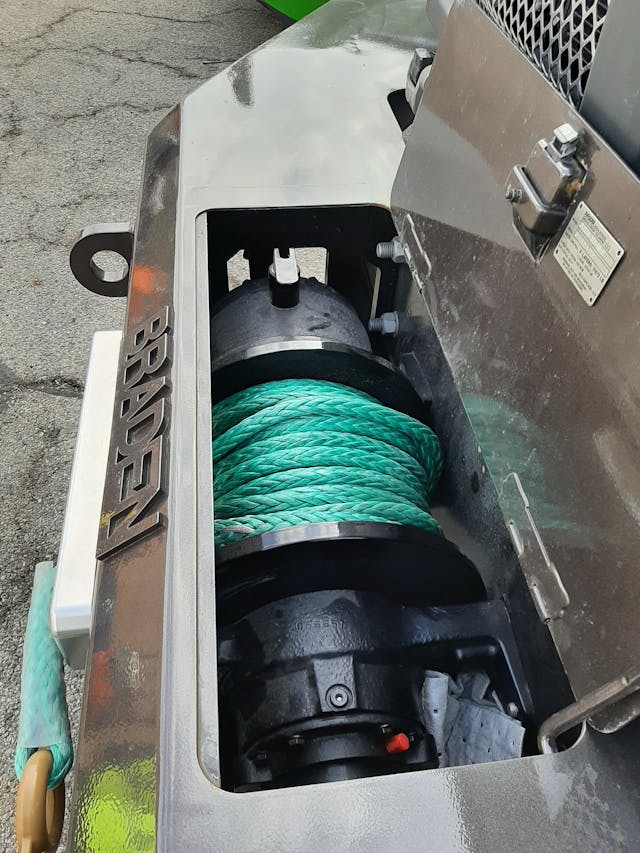 Kenworth Service Truck Set for Serious Tasks | Construction Equipment