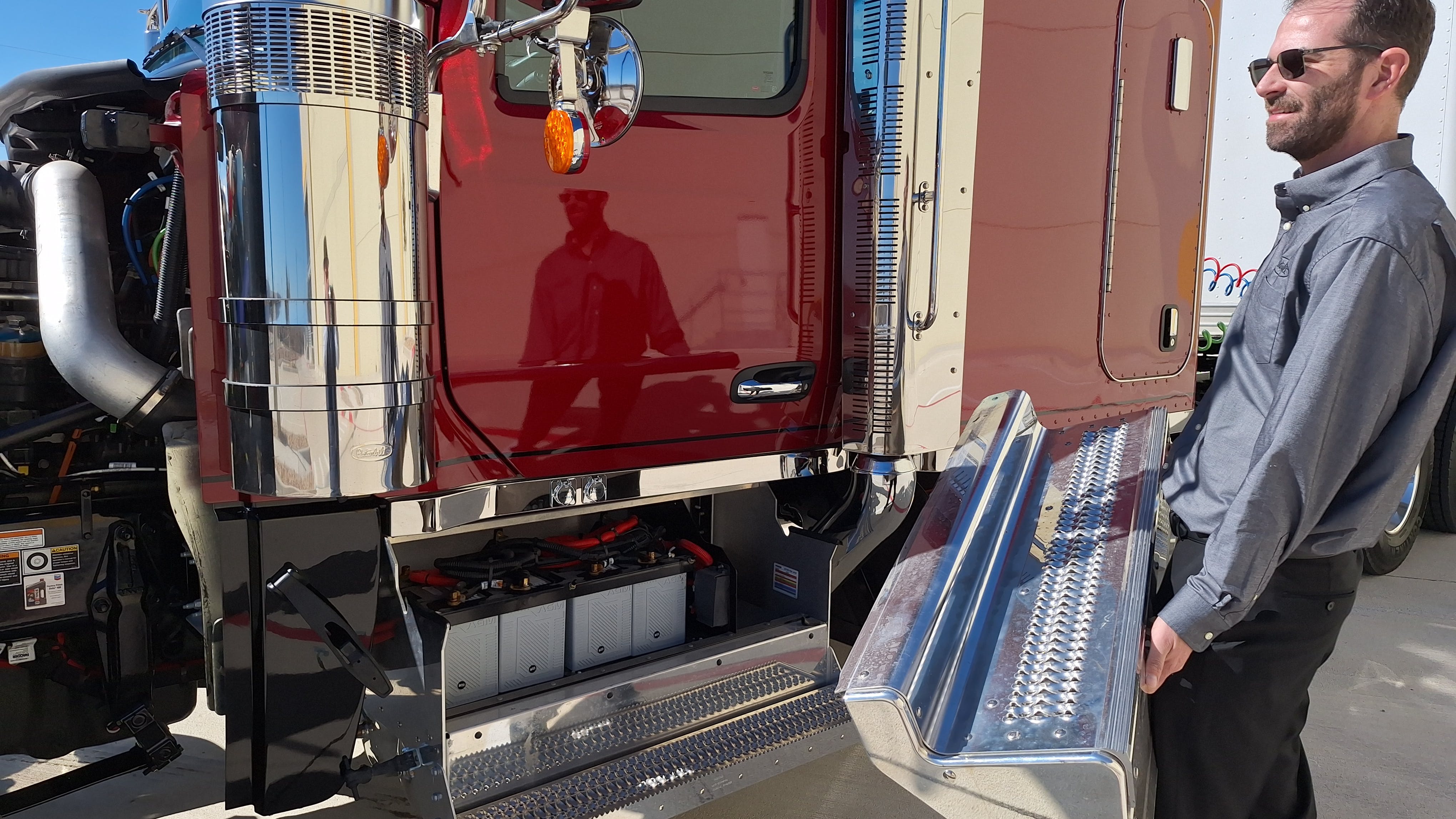 New Peterbilt 589 Drives Strong | Construction Equipment